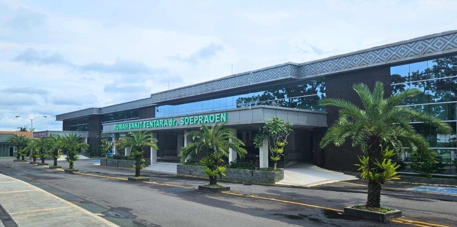 Rumah Sakit Tk. II dr. Soepraoen